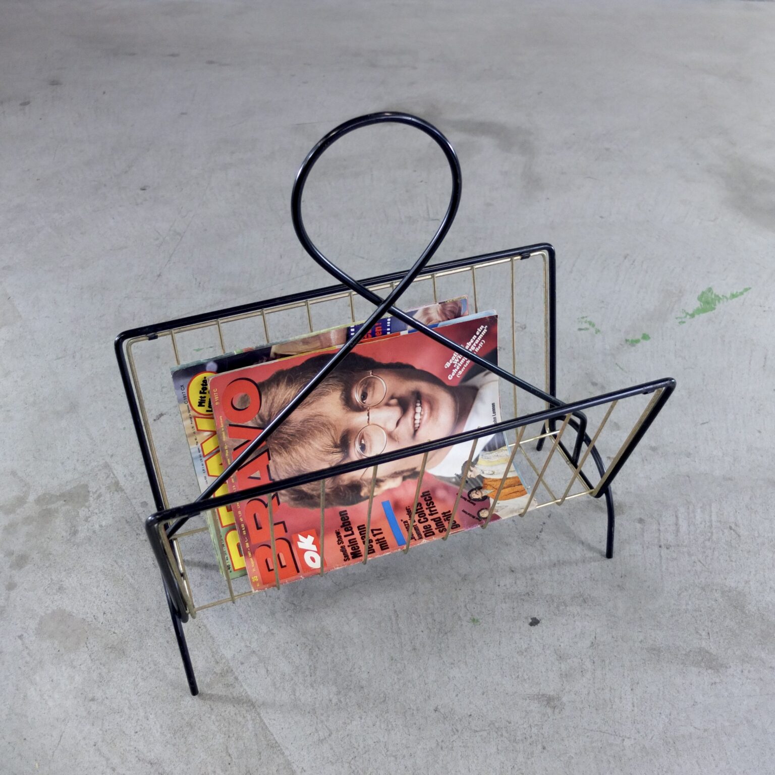 Mid-century magazine rack 1950s - shop.brockiwolf.ch